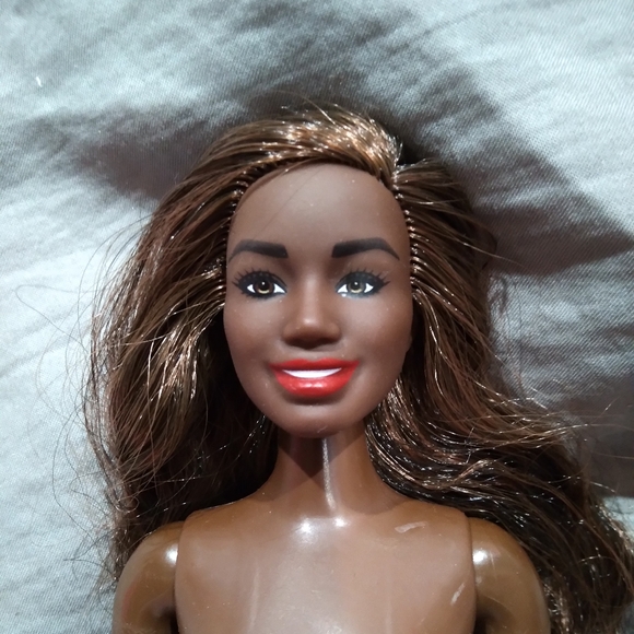 Barbie | Toys | Barbie Curvy Brunette Dark Skin Tone Red Lips Smile ...